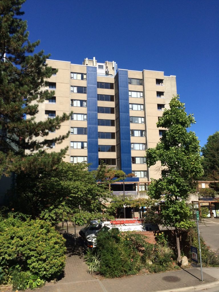The Building - The Wellington Tower & Townhomes